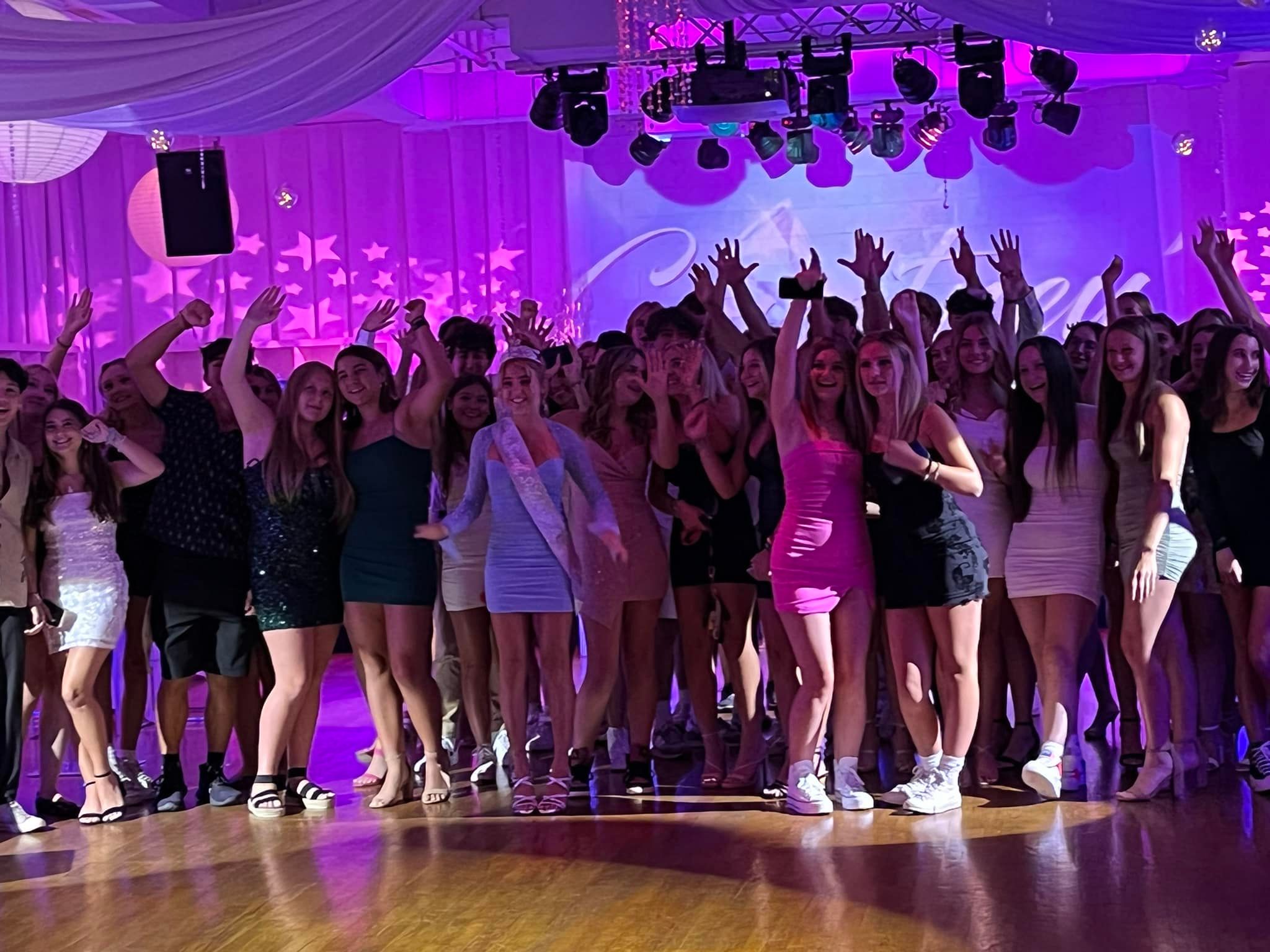 TEENs ONLY DANCE PARTY – Studio 8 The Perfect Place to Throw a Party